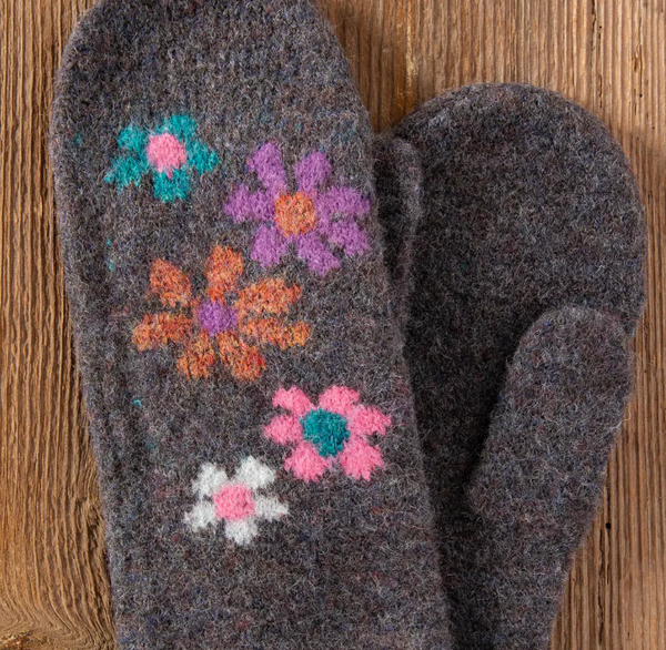 Natural Life/Intarsia Mittens/daisy - Village Sock Shop